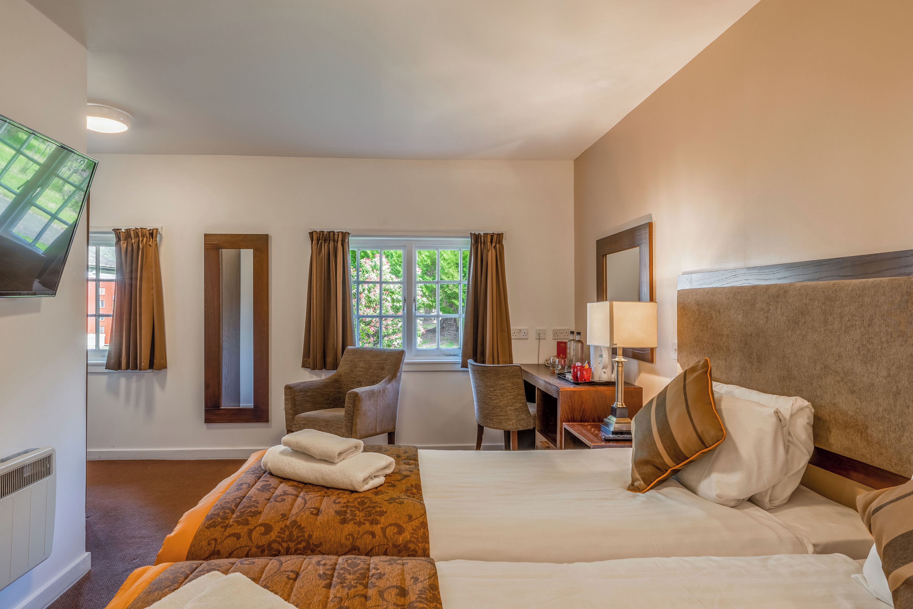 Historic Stay W/ Cozy Ambiance | Surrounded By Scenic Trails, Breakfast Included - 鴨巴甸郡