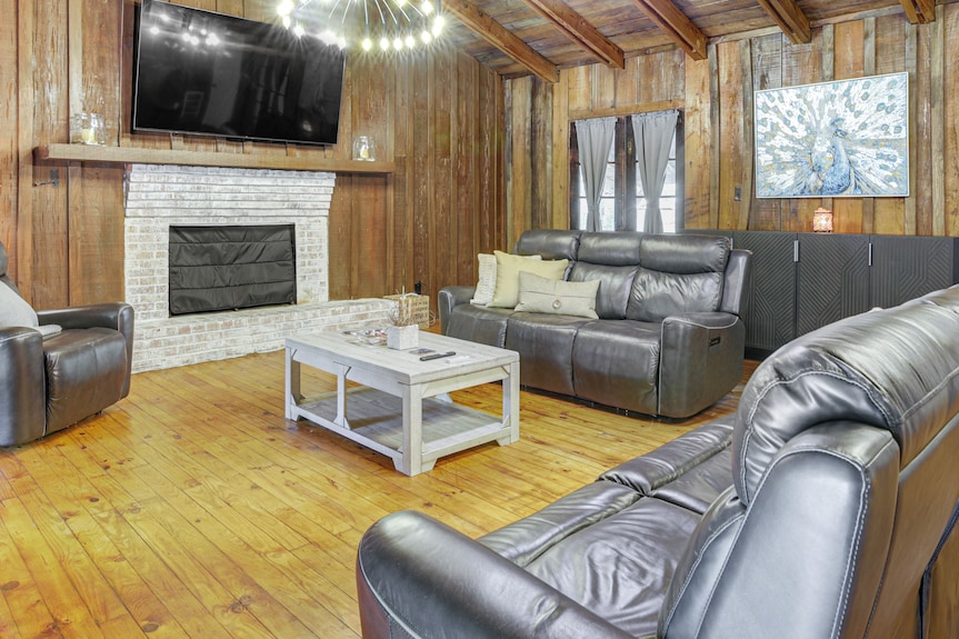 Smart Tv + Spacious Yard: Peaceful Pope Retreat - Enid Lake, MS