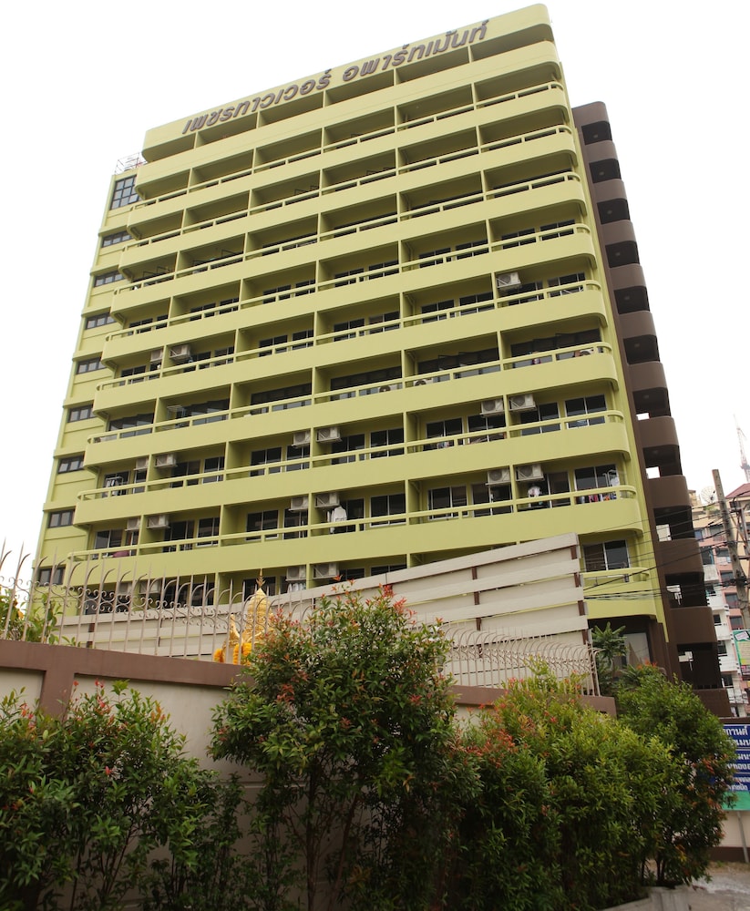 Petch Tower Ekkamai - Bangkok