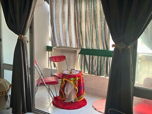 Dormitório compartilhado, 1 quarto, para fumantes, sacada | 1 quarto