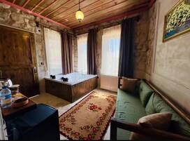 Quarto Deluxe | Minibar, com decoração personalizada, com mobília individualizada 