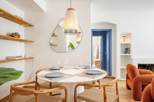 Apartamento, junto à praia | Sala de estar | TV de ecrã plano 