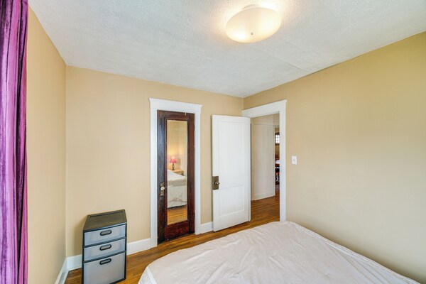 Home 2 Mi To Lakewood Park & Solstice Steps! - Cleveland, OH