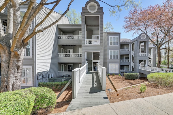 Waterfront Lake Norman Retreat W/ Pool Access! - Davidson, NC