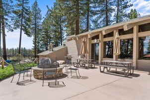 Apartamento em Condomínio Fechado, 3 quartos | Refeições ao ar livre