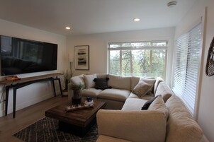 Condo, 3 quartos | Área de estar | Smart TV