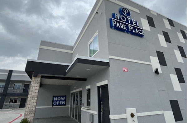 Hotel Park Place - South Houston, TX