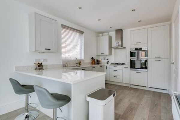 Stylish 4-br House With 3 Ensuite Free Parking - Oxford