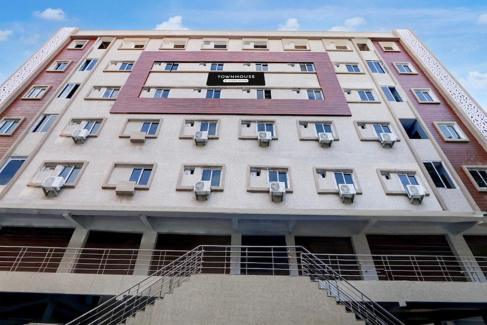 Super Townhouse Kukatpally Sv Royal - Hyderabad