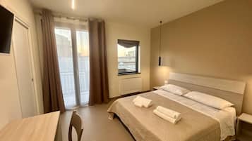 Quarto Comfort | Cofre no quarto, secretária