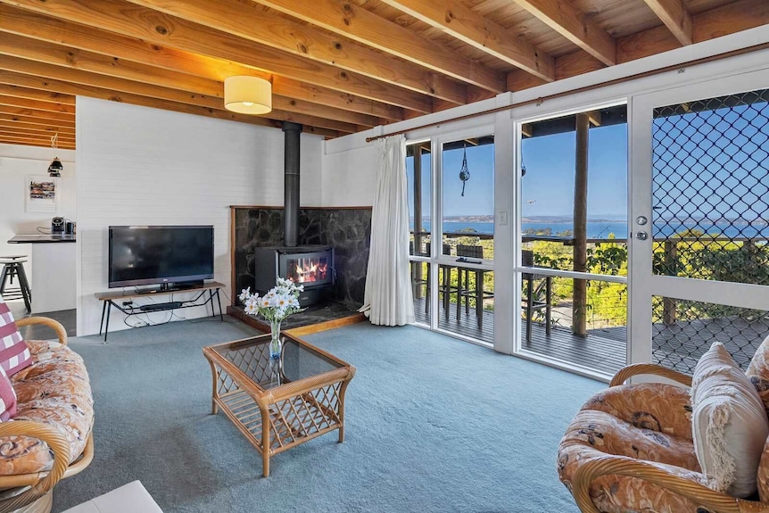 "Oceanview Retreat" - 20kms From Cbd - Sleeps 8 - Bruny Island
