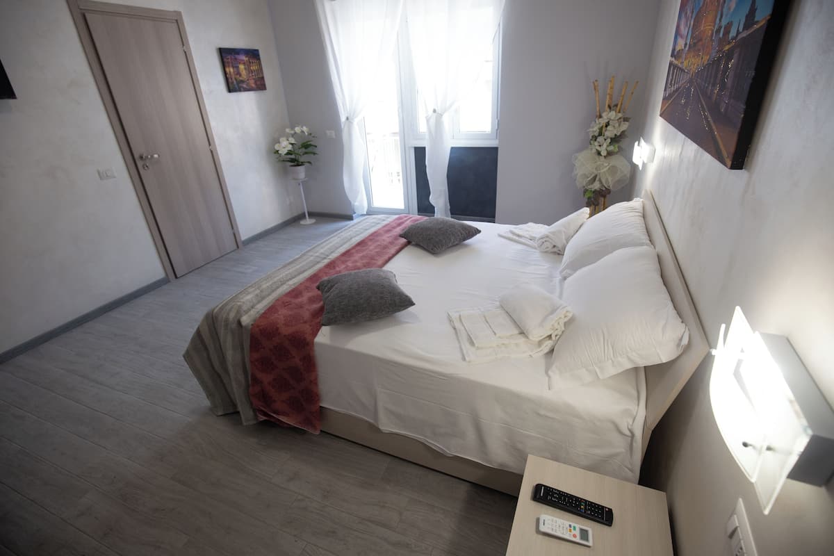 Quarto Clássico, varanda | Secretária, Wi-fi grátis