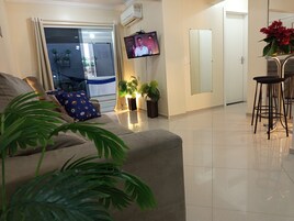 Apartamento | Área de estar | Smart TV 32 polegadas com canais digitais