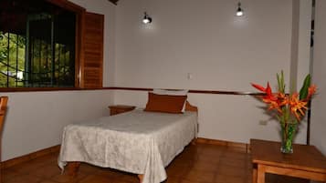 Quarto, varanda, ao lado da piscina | Cofres nos quartos, Wi-Fi de cortesia