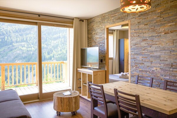 Apartment In Tignes With Ski-in/ski-out Access - Tignes