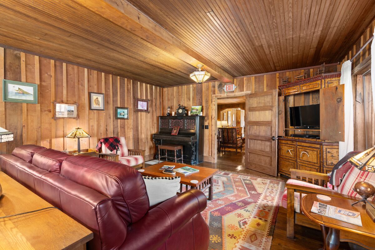Full Glen Choga Lodge Rental (Sleeps 12 +) - Robbinsville, NC