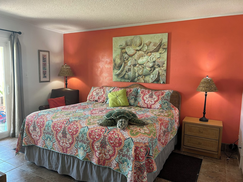 Tiki SPI Beachfront Condo, Ground Level & RIGHT ON THE BEACH! - South ...