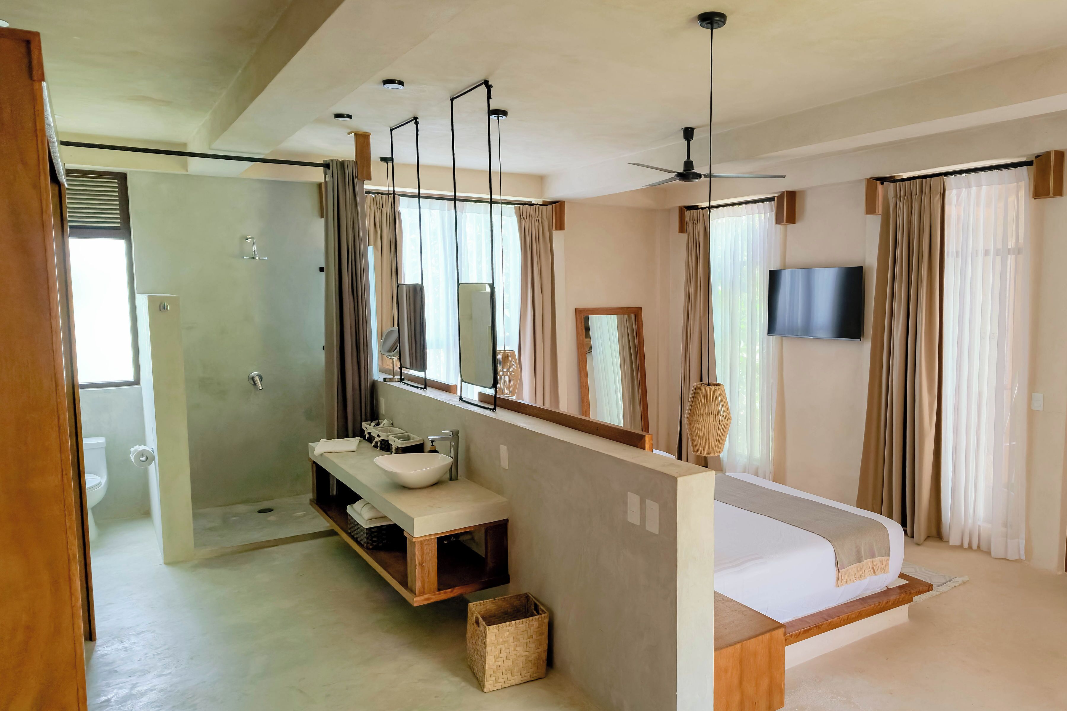 Quarto Familiar | Cofre no quarto, secretária 
