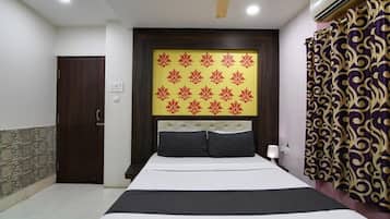 Quarto casal luxo | Escrivaninha, Wi-Fi de cortesia