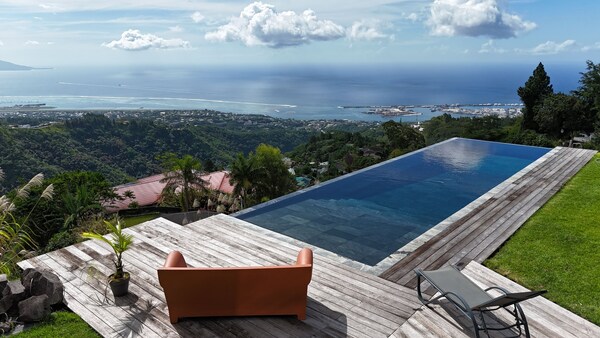 Moorea Horizon - French Polynesia