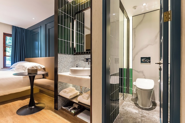 Quarto solteiro | Pia do banheiro