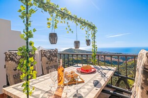 Penthouse Lua de Mel, vários quartos, 2 casas de banho (Calahonda Palmeras Best Views) | Refeições ao ar livre