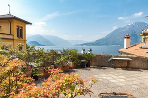 Apartamento família, 1 quarto, micro-ondas (Varenna Lake View 1) | Terraço/pátio
