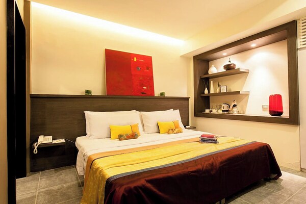 T House Tagaytay - Silang