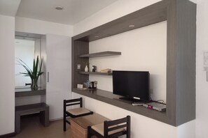 Tranquility Garden Room | Cortinas blackout, ferros/tábuas de passar roupa, Wi-Fi de cortesia