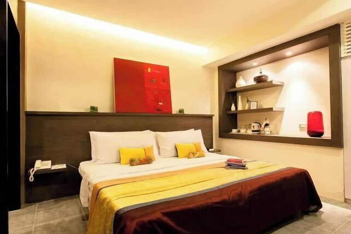 Cortinas/cortinados opacos, ferro/tábua de engomar, Wi-fi grátis