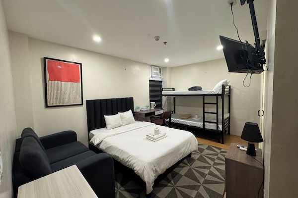 Quarto Familiar | Secretária, Wi-fi grátis, roupa de cama fornecida