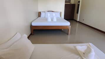 Quarto casal superior | Escrivaninha, Wi-Fi de cortesia, roupa de cama