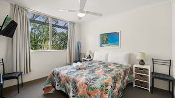 Apartamento, 2 quartos, varanda, vista para o jardim | 2 quartos, ferro/tábua de engomar, berços/camas para crianças