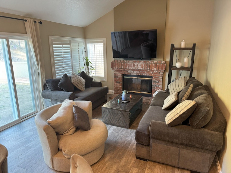 Riverside Retreat: Private Oasis W/ Pool, Hot Tub, Stunning Views! - Riverside, CA