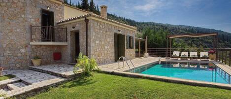 Vila, para fumantes | 9 quartos, quartos à prova de som