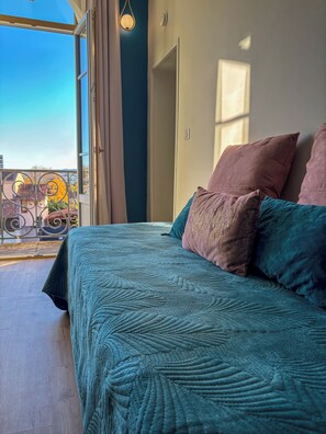 Quarto Triplo Familiar, varanda | Quartos insonorizados, Wi-fi grátis, roupa de cama fornecida