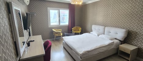 Quarto Duplo, Vista para a cidade | Secretária, cortinas/cortinados opacos, Wi-fi grátis