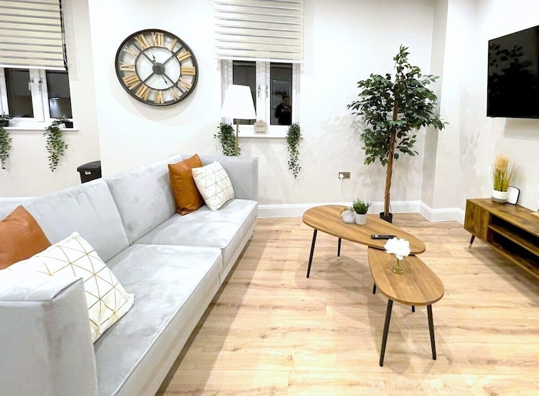 The Blue Academy Apartment - 2 Bed - Free Parking By Bevolve - Shrewsbury