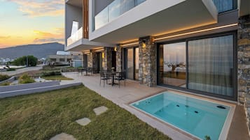 Apartamento, vista para o mar, em frente à praia | Banheira de hidromassagem privativa