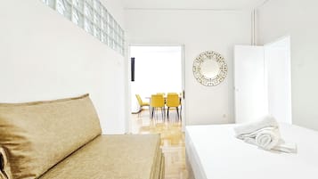 Apartamento Deluxe, Vista para a cidade | 4 quartos, ferro/tábua de engomar, Wi-fi grátis