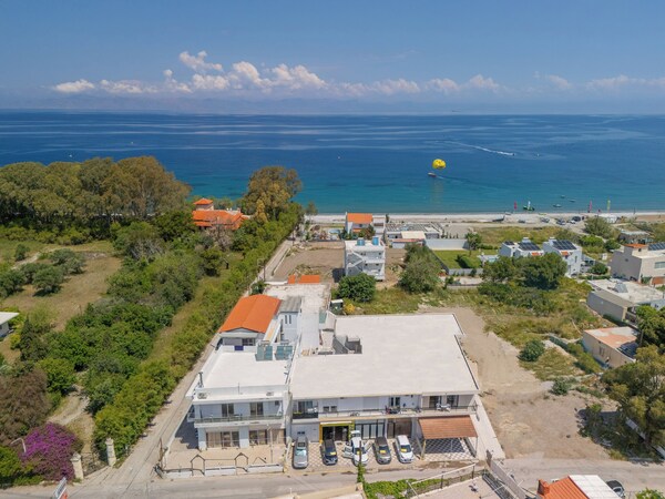 Blue Wave Suites - Ixia - Rodi