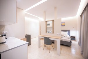 Junior Suite, Etrium View | 1 quarto, cofre no quarto, cortinas/cortinados opacos 