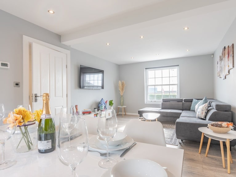 4-bedroom Seafront House In Southend | Sea Views - Pass The Keys - Southend-on-Sea