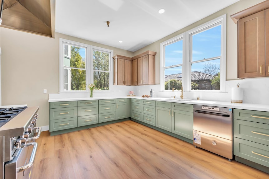 Vineyard Suite With Soaking Tub At Downtown Napa B&b With Pool And Hot Tub - Napa Valley, CA