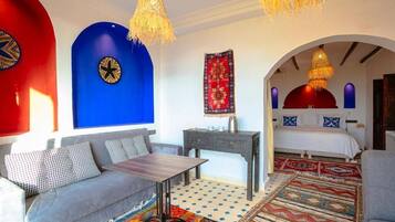 Suite Deluxe, vista para a montanha | Sala de estar