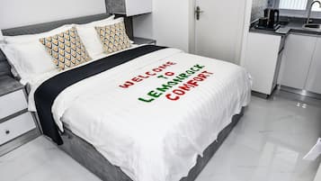 Quarto Duplo ou Twin Deluxe, 1 cama queen-size, vista para o pátio | Minibar, cofre no quarto, Wi-fi grátis, acesso para cadeira de rodas