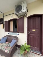 Quarto econômico | Wi-Fi de cortesia, roupa de cama