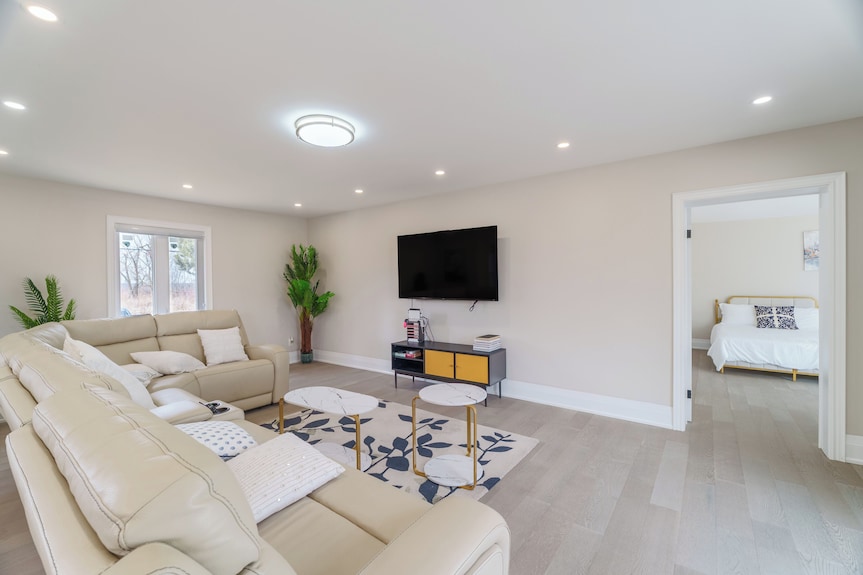 Bright Lakeside Cottage | 4br & 16 Guest Max | Private Dock & Nature Retreat - カナダ ジョージア