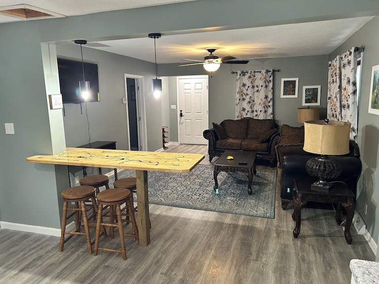 Charming 2-bedroom Cottage In Welcoming Larned With Ac,wifi, Full Over Full Bunk - Kansas