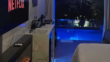 Suíte exclusiva, varanda coberta, vista para o pátio | 1 quarto, Wi-Fi de cortesia